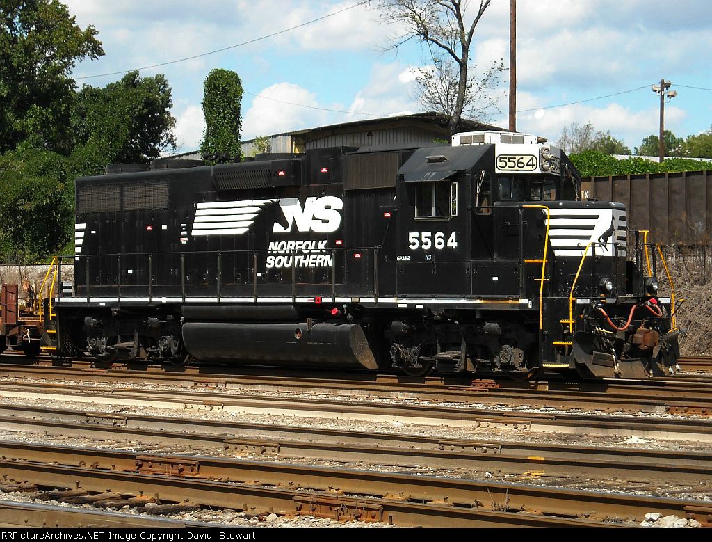 NS GP38-2 5564